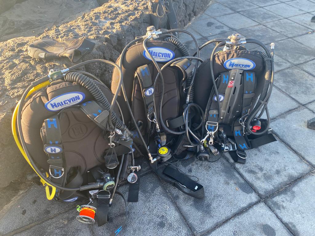 Should I buy a BCD or a Wing? | Scuba Legends Magazine